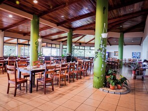 Café da manhã, almoço e jantar