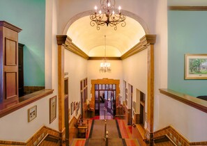 Café da manhã, almoço e jantar; culinária americana 