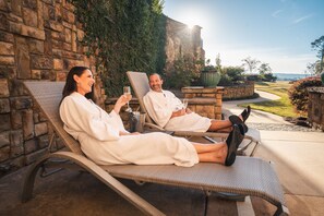 Sauna, banho turco, tratamentos corporais, massagens de pedras quentes 