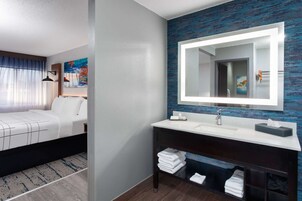 Produtos de toalete grátis, secador de cabelo, toalhas de banho 