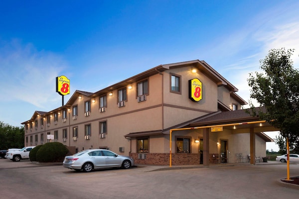 Super 8 By Wyndham Macon - Macon, MO