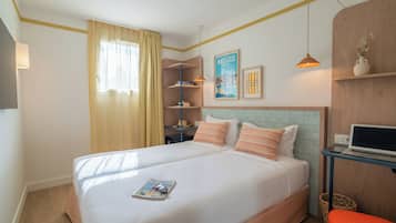 Quarto Duplo Standard | 1 quarto, cofre no quarto, secretária, cortinas/cortinados opacos