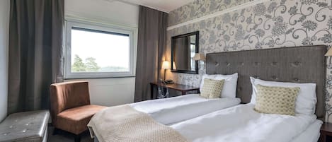 Quarto Standard, 1 cama de casal, não fumadores | Camas de colchão pillowtop, secretária, berços/camas para crianças