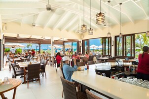 Café da manhã, almoço e jantar