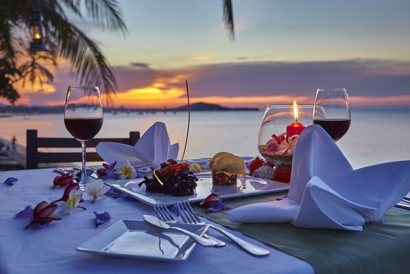 Café da manhã, almoço e jantar; culinária italiana, vistas para a praia 