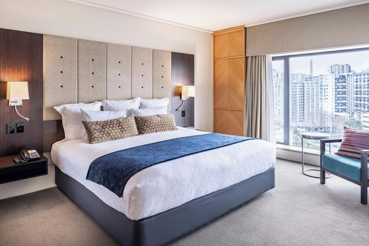 Suite Júnior, 1 cama king-size, Vista para a cidade (Club Access) | Roupa de alta qualidade, camas de colchão Select Comfort