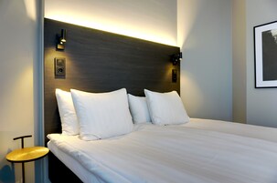 Quarto casal standard | Escrivaninha, cortinas blackout, Wi-Fi de cortesia, roupa de cama