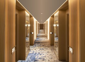 Minibar, cofre no quarto, secretária