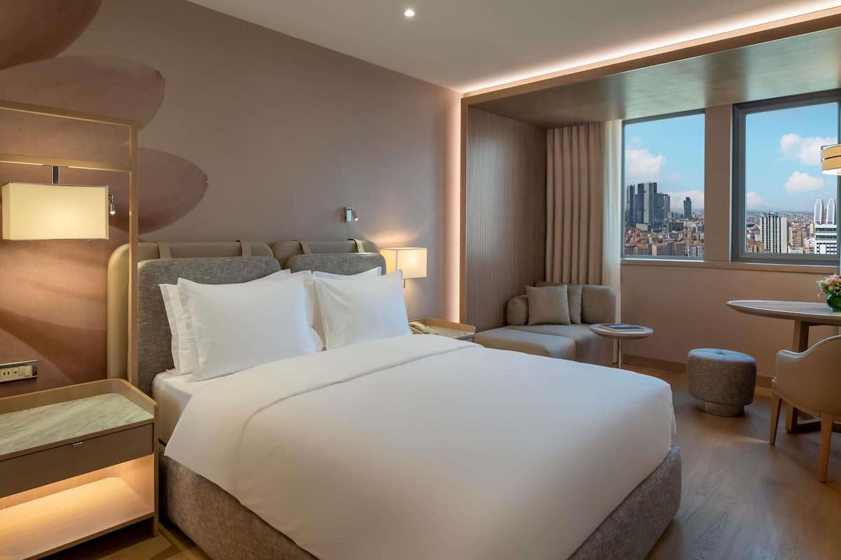 Quarto luxo, 1 cama de casal | Frigobar, cofres nos quartos, individualmente decorados
