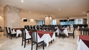 Pequenos-almoços, almoços e jantares servidos