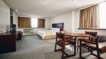 Quarto Standard, 1 cama king-size, Vista para a cidade | Edredões de penas, cofre no quarto, secretária