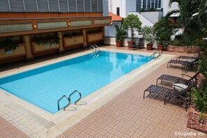 Piscina exterior, da(s) 8:30 à(s) 18:00, espreguiçadeiras 