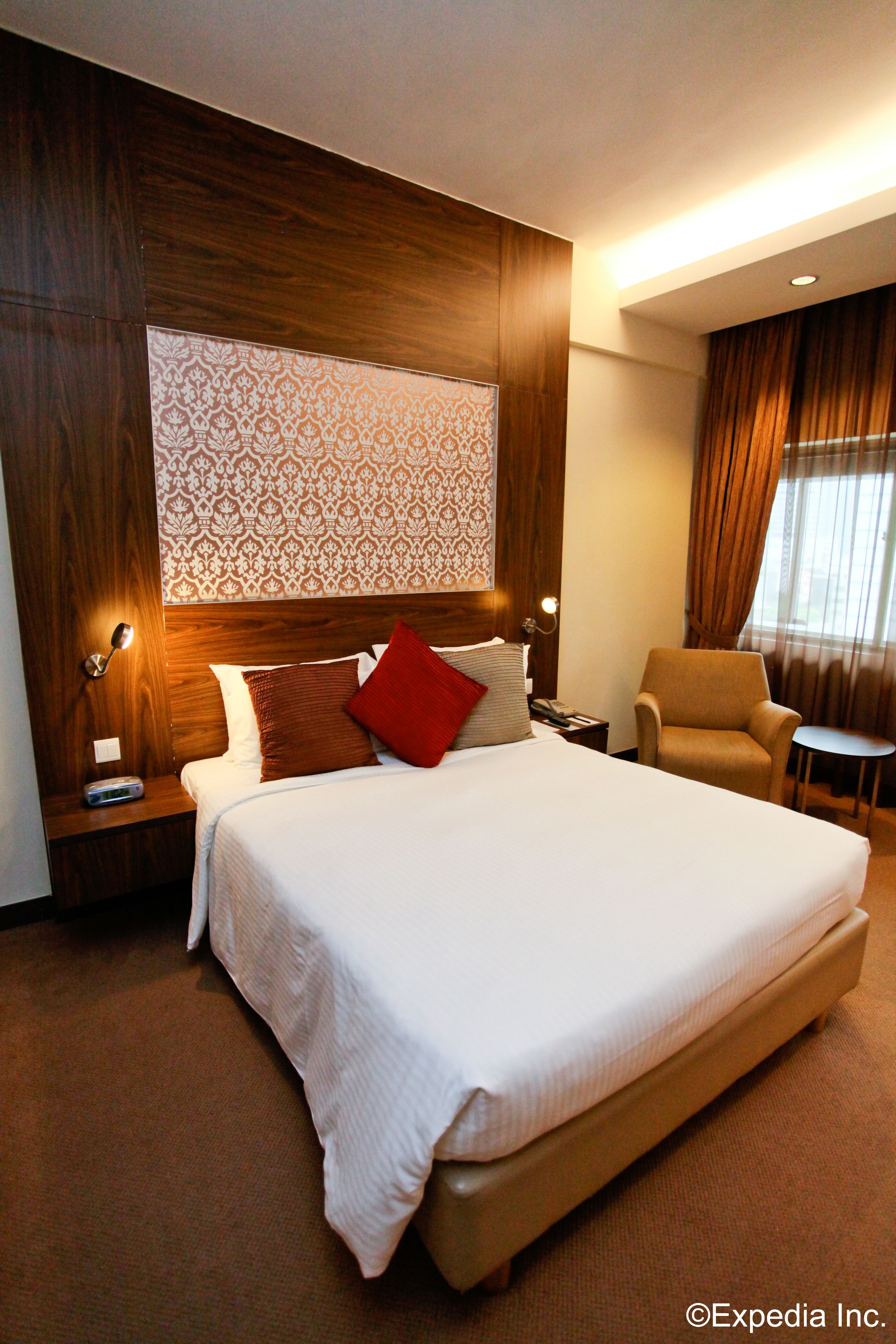 Quarto casal premier | Frigobar, cofres nos quartos, escrivaninha, quartos à prova de som