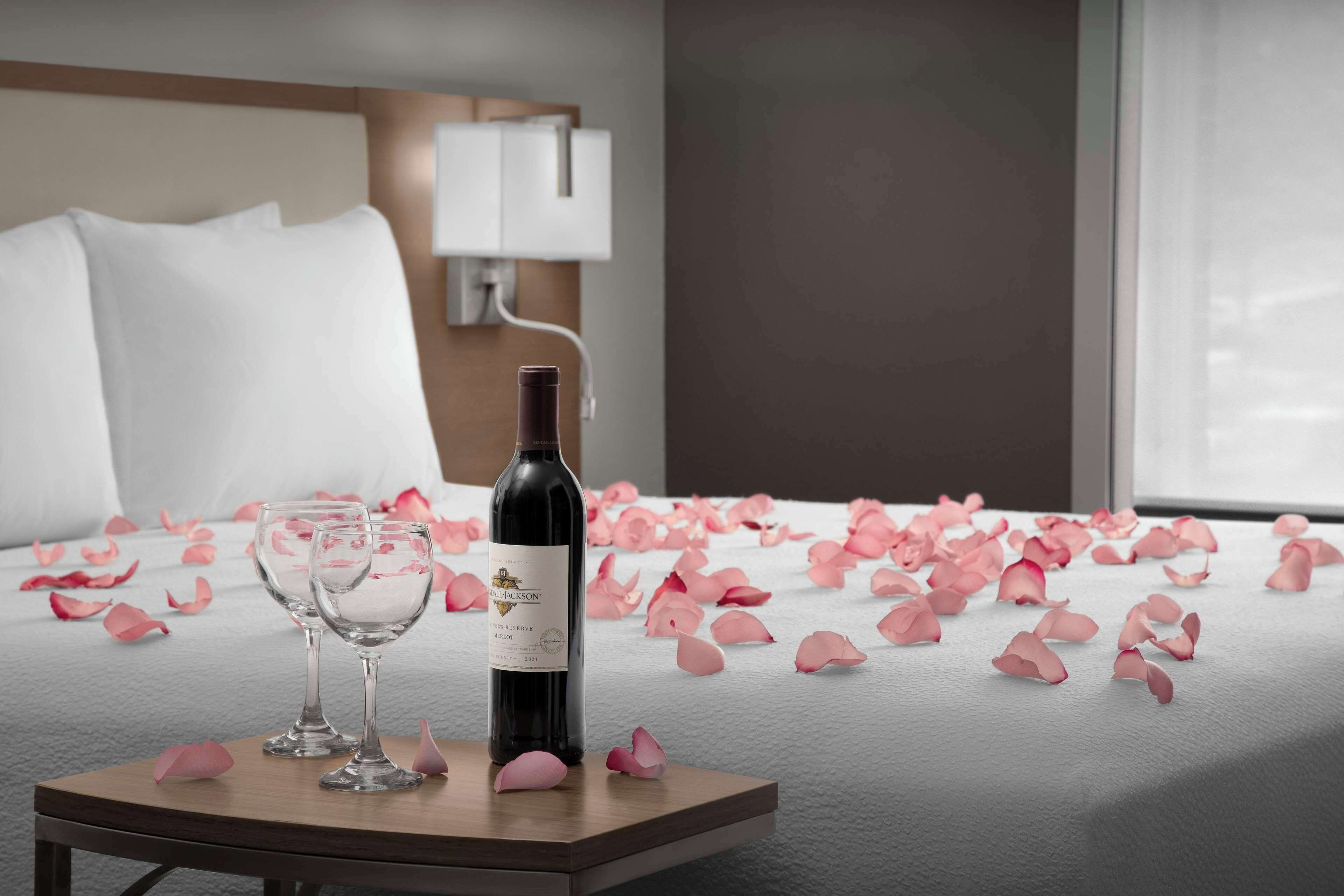 Cofres nos quartos, escrivaninha, espaço de trabalho para notebook