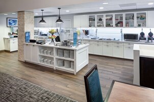 Pequeno-almoço tipo buffet diário incluído