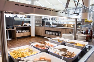 Pequeno-almoço tipo buffet diário (19.9 EUR por pessoa)