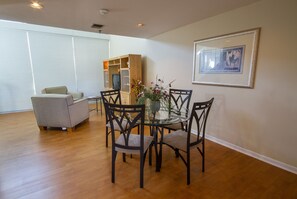 Televisor de ecrã plano de 32 polegadas com canais por cabo, televisor 