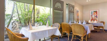 Pequenos-almoços e jantares servidos, incluindo cozinha local 