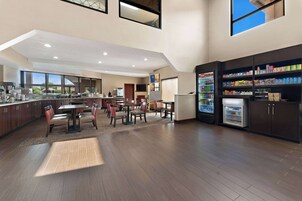 Pequeno-almoço tipo buffet incluído 