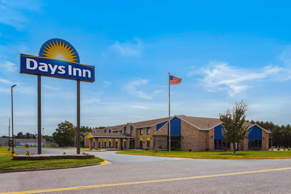 Days Inn By Wyndham Eagle River - Eagle River, WI