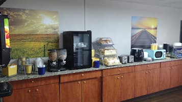 Café da manhã para viagem grátis todos os dias