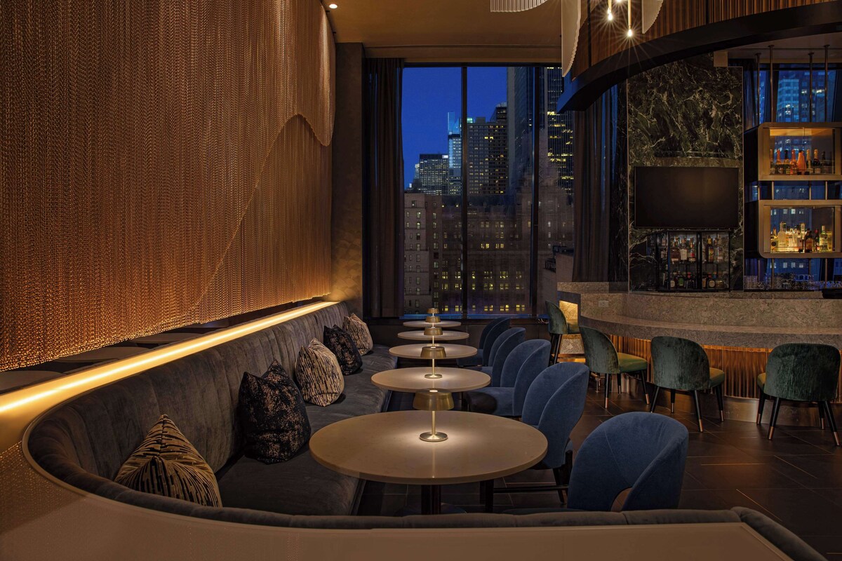 Hilton New York Times Square Reviews, Deals & Photos 2025 - Expedia