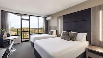 Quarto Twin Standard | Minibar, cofre no quarto, cortinas/cortinados opacos
