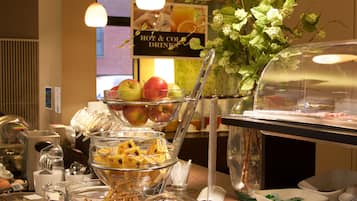 Café da manhã com buffet todos os dias (EUR 15 por pessoa)