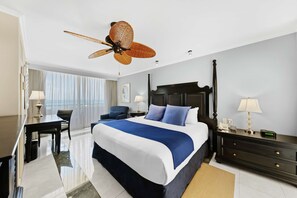 Quarto superluxo, vista para o oceano (Royal Level) | Frigobar (abastecido com itens grátis), escrivaninha