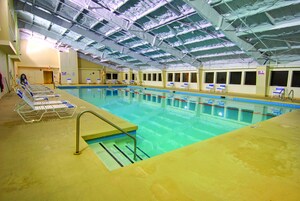 Piscina interna, piscina externa sazonal