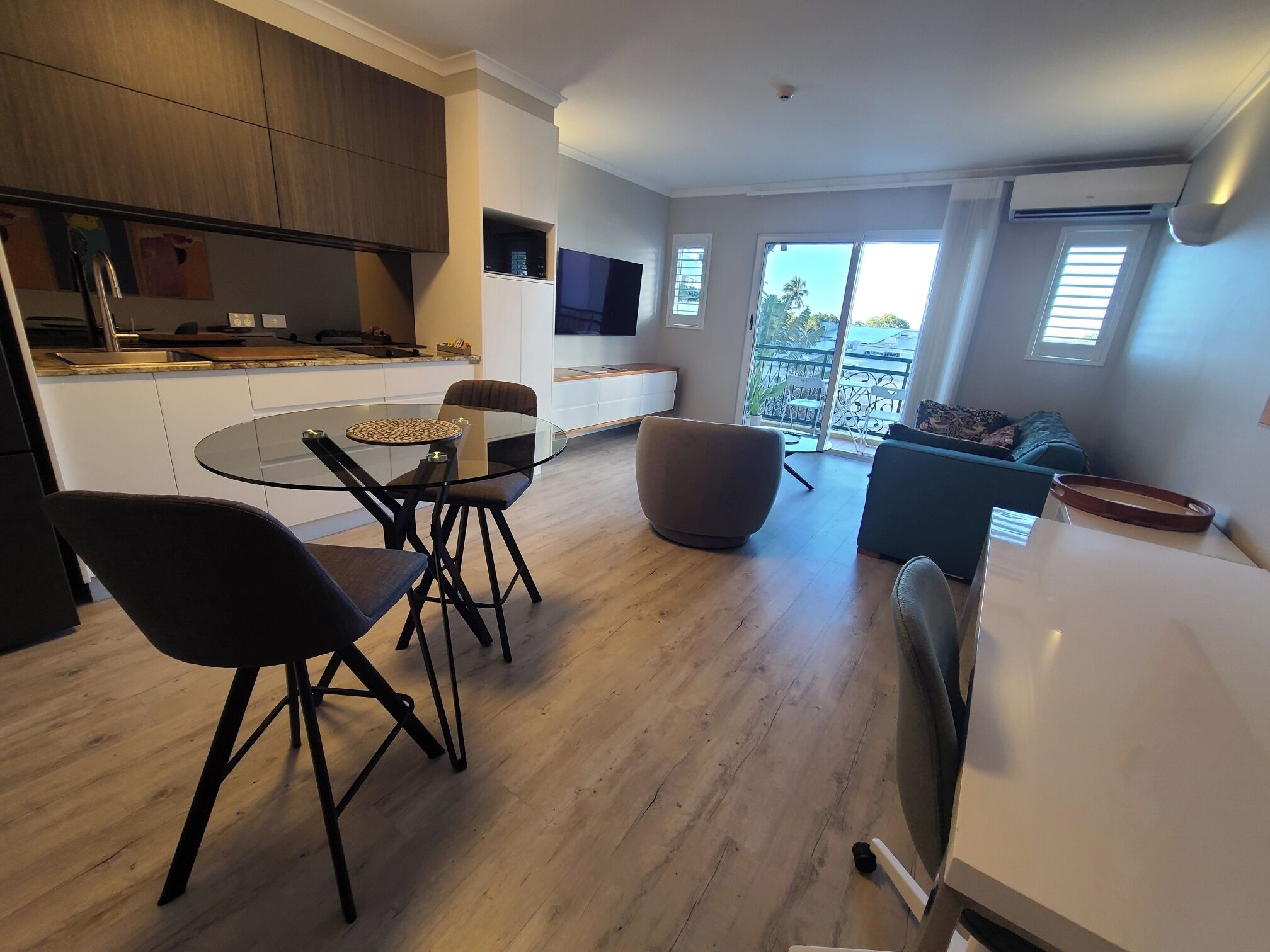 Apartamento superior, 1 quarto, para não fumantes | Cofres nos quartos, espaço de trabalho para notebook