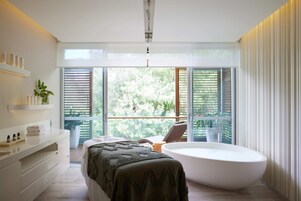 Sala(s) para tratamentos a casais, banheira de hidromassagem 