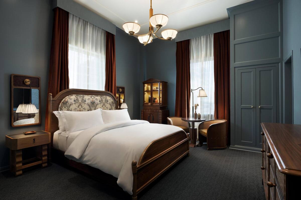 Quarto, 1 cama king-size, Vista para a cidade, no canto | Roupa hipoalergénica, camas de colchão pillowtop, minibar 