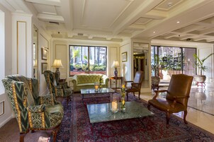 Área de estar no saguão