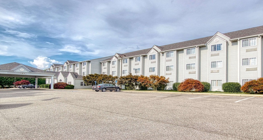 Surestay Hotel By Best Western Christiansburg Blacksburg - Pembroke, VA