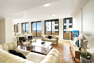 Cobertura, 3 quartos | Roupas de cama premium, frigobar, cofres nos quartos, escrivaninha