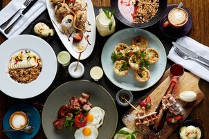 Café da manhã com buffet todos os dias (AUD 20 por pessoa) 