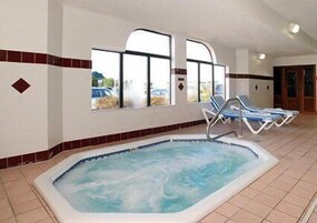 Banheira de hidromassagem interior