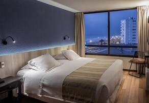 Cofres nos quartos, Wi-Fi de cortesia, roupa de cama