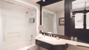 Artigos de higiene pessoal grátis, um secador de cabelo