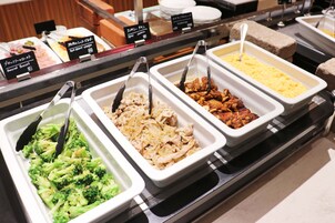 Café da manhã com buffet todos os dias mediante uma taxa
