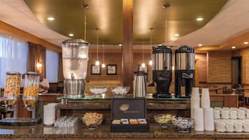 Café da manhã, almoço e jantar
