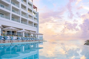 3 piscinas exteriores, espreguiçadeiras 