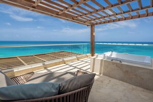 Superior Two Bedroom Presidential Suite - Ocean View | Terraço/pátio