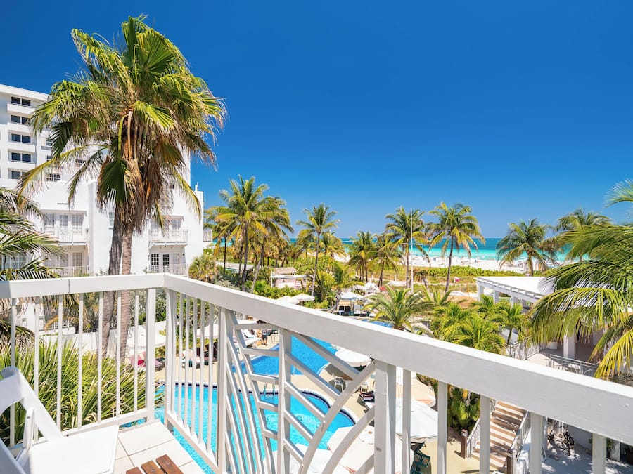 Suite Júnior, 1 cama king-size, varanda, junto ao mar | Vista para a praia ou o mar