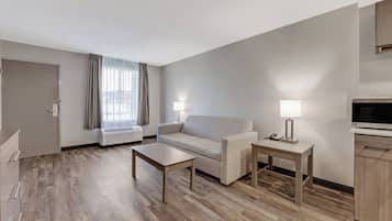 Suíte, 1 cama King, para não fumantes | 1 quarto, cortinas blackout, Wi-Fi de cortesia, roupa de cama