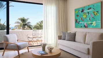 Suite-Estúdio, 1 cama king-size, terraço, vista para o mar | 1 quarto, edredões de penas, minibar, cofre no quarto