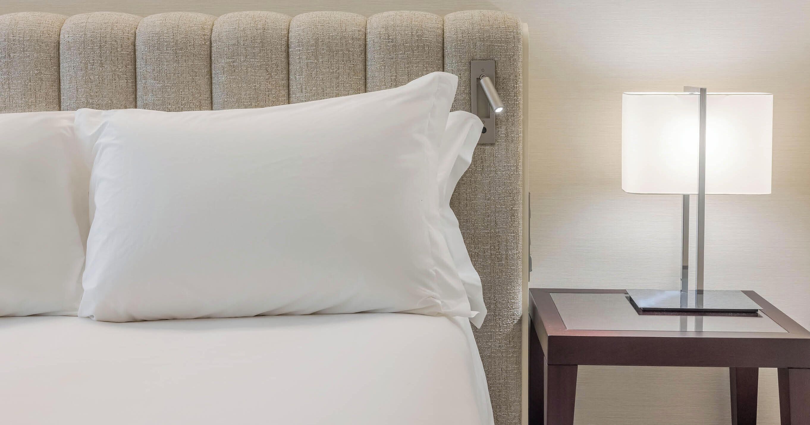 Quarto Premium, 1 cama queen-size, acessível, acesso ao Club Lounge (High Floor) | Roupa de alta qualidade, minibar, cofre com capacidade para portátil 