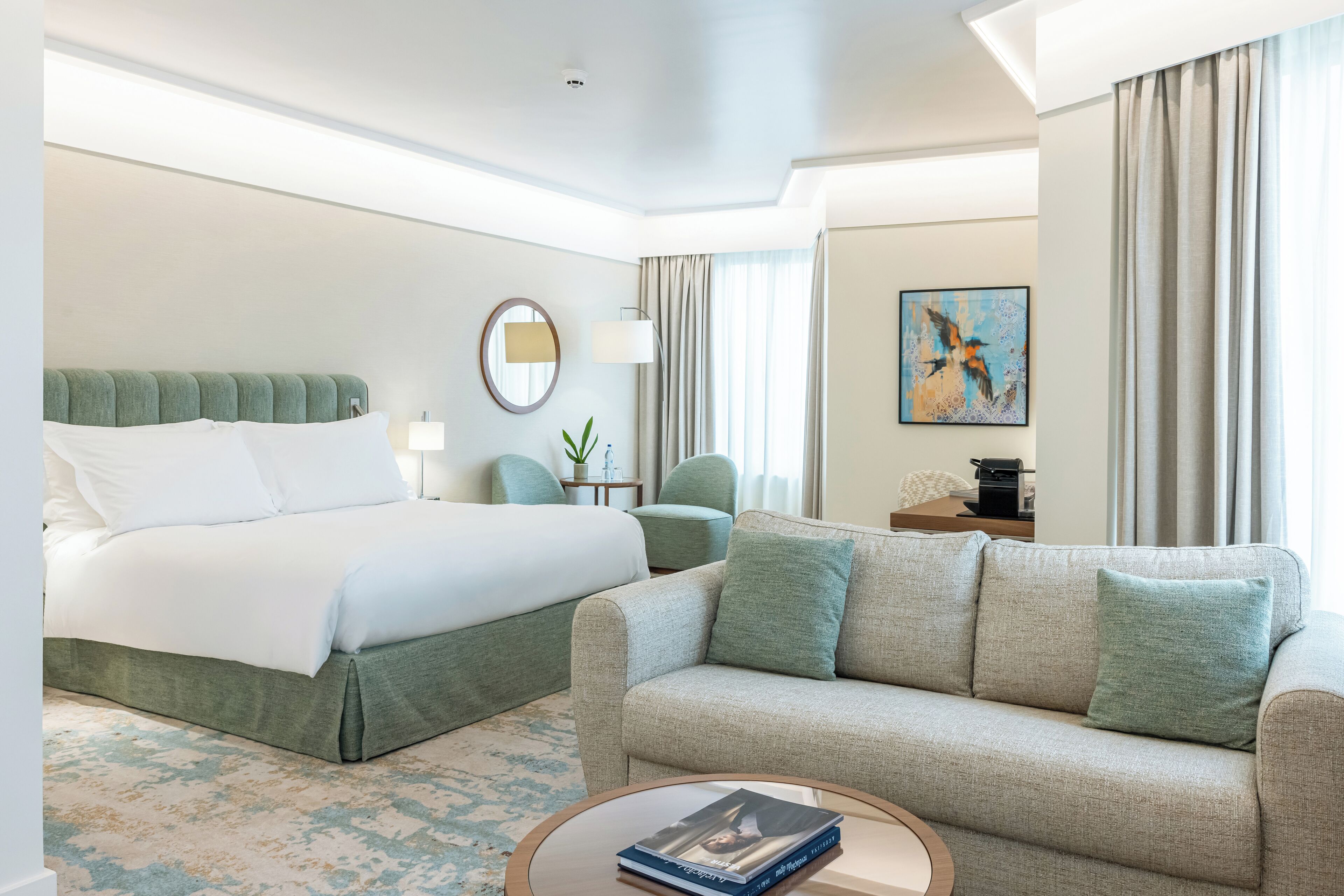 Suite Júnior, 1 cama queen-size, no canto | Roupa de alta qualidade, minibar, cofre com capacidade para portátil 