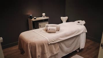 Sauna, banheira de hidromassagem, banho turco, massagens